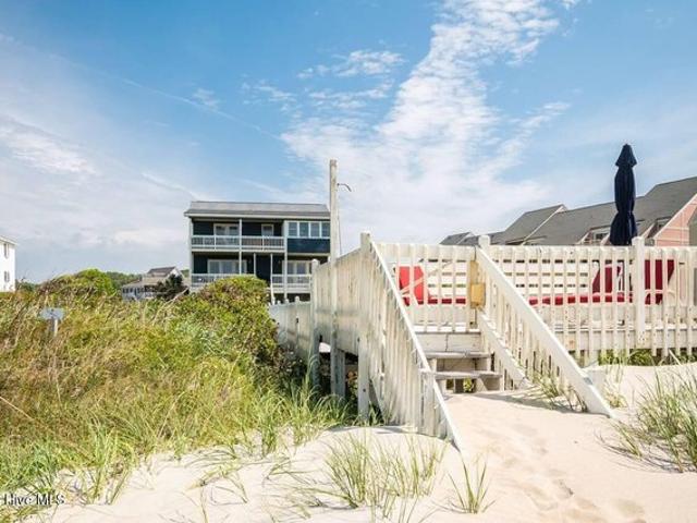 101 Martin Ln, Oak Island, NC 28465