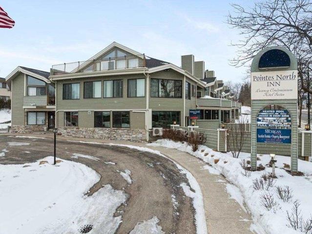 101 Michigan Ave Unit 103, Charlevoix, MI 49720