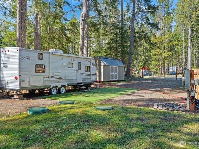 101 N Brook Ln, Hoodsport, WA 98548