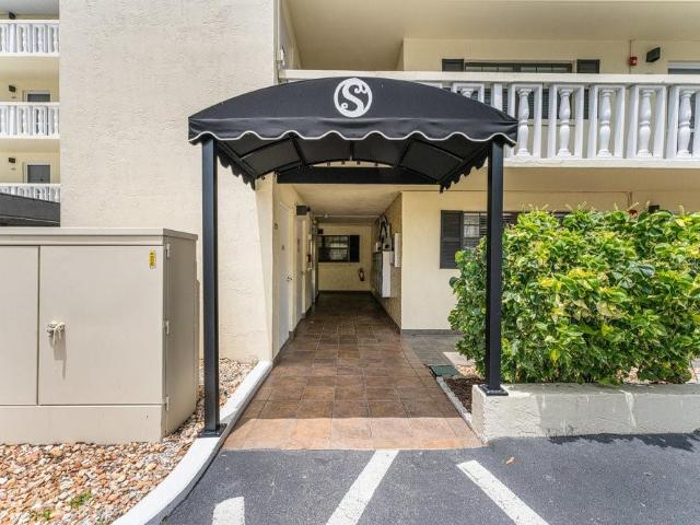 101 N Grandview St, Unit 205, Mount Dora, FL 32757 | MLS #G5098