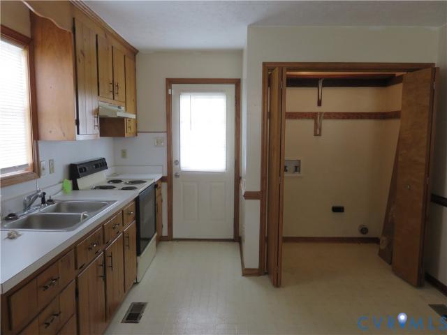 101 N Mapleleaf Avenue