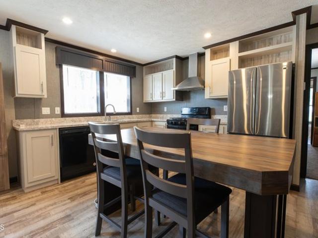 101 Northwest Dr, Bismarck, ND 58504