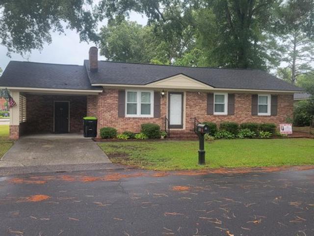 101 National St, Roseboro, NC 28382