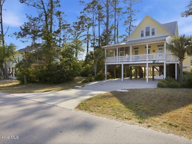 101 NE 33rd St, Oak Island, NC 28465