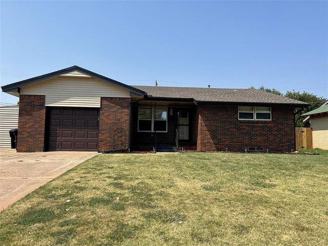 101 NE 5th St, Moore, OK 73160