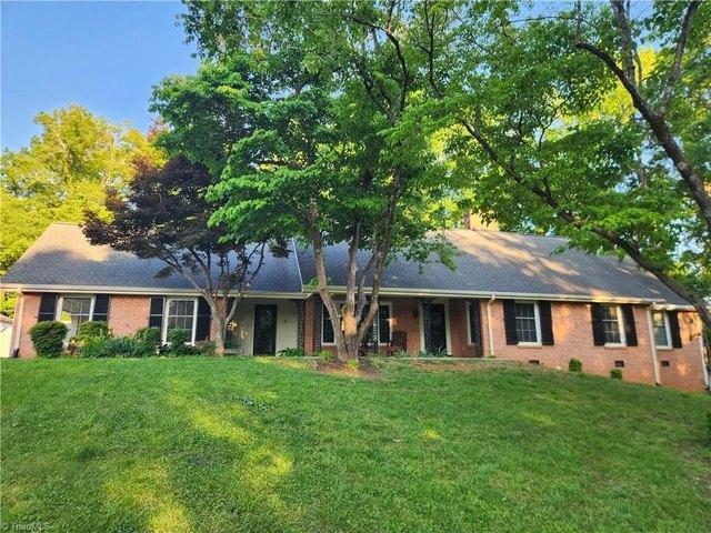 101 S 8th Ave, Mayodan, NC 27027