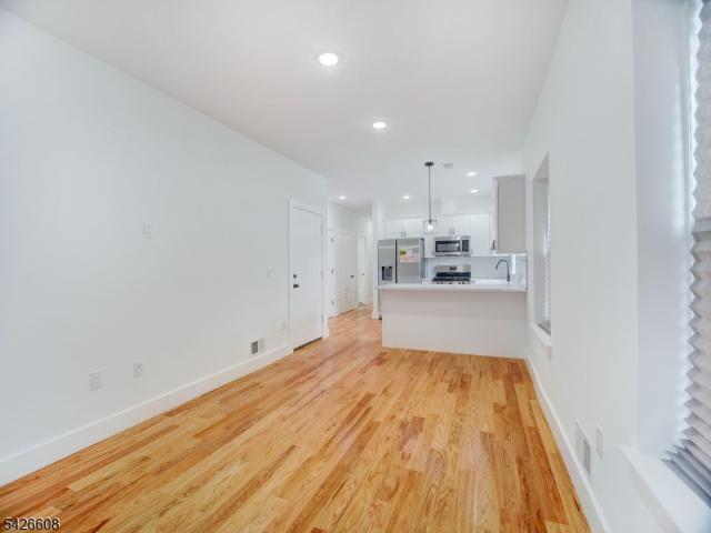 101 S 8Th St