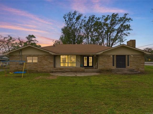 101 S Hall St, Adair, OK 74330