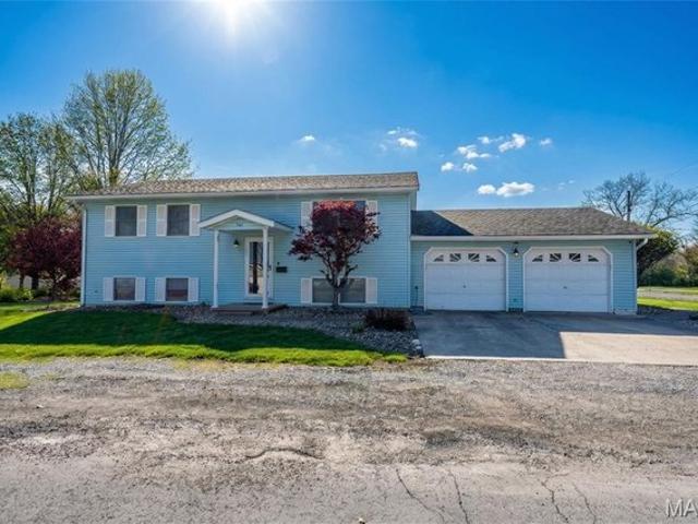 101 S Harris St, Staunton, IL 62088