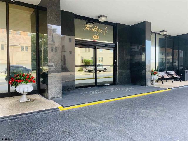101 S Plaza