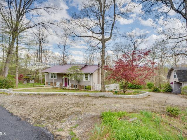 101 South Hickory Circle