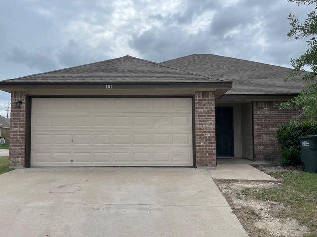101 Soapstone Dr, Jarrell, TX 76537