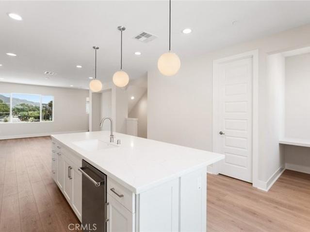 101 Sorrel Ct, Burbank, CA 91506