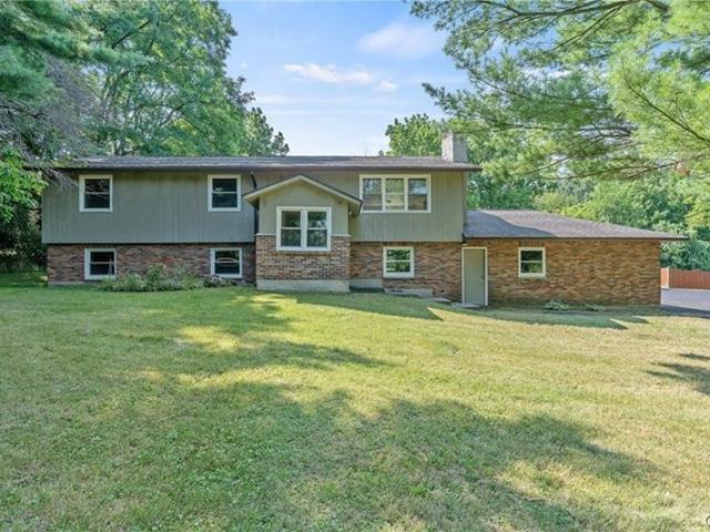 101 Saturn Dr, Syracuse, NY 13205
