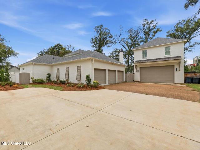 101 Saddle Creek Cove