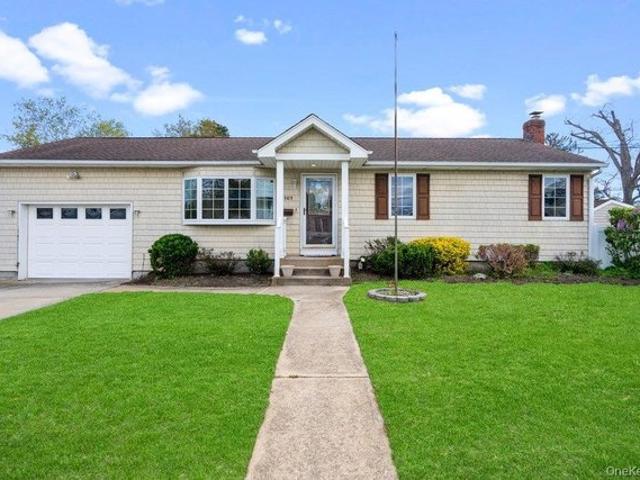 101 Sexton Rd, West Babylon, NY 11704