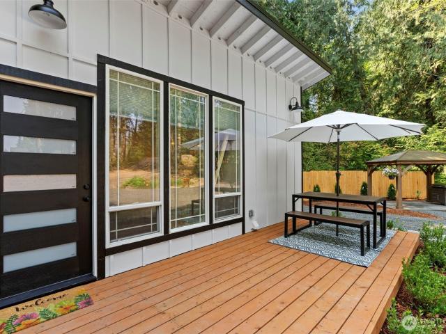 101 SE Mallard Beach Lane