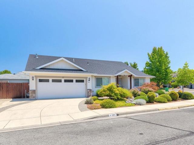 101 SE Yorktown Dr, Grants Pass, OR 97527
