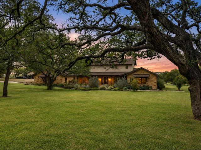 101 Shady Oaks Trl