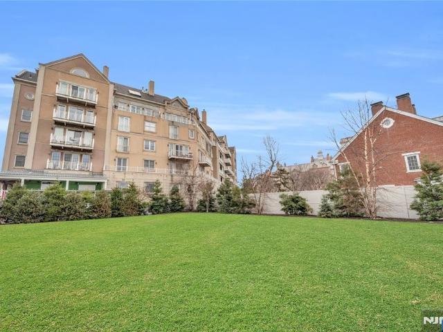 101 Shearwater Ct E, Unit 25, Jersey City, NJ 07305 | MLS #26009 | Compass