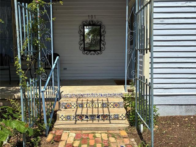 101 Short St