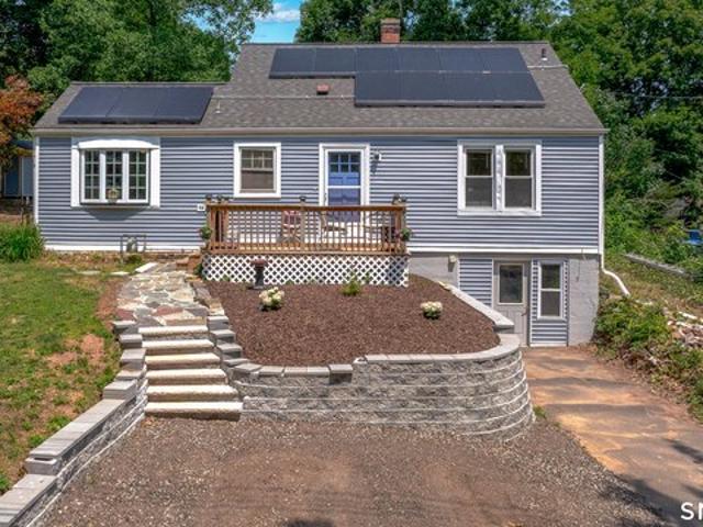 101 Sleeping Giant Dr, Hamden, CT 06518