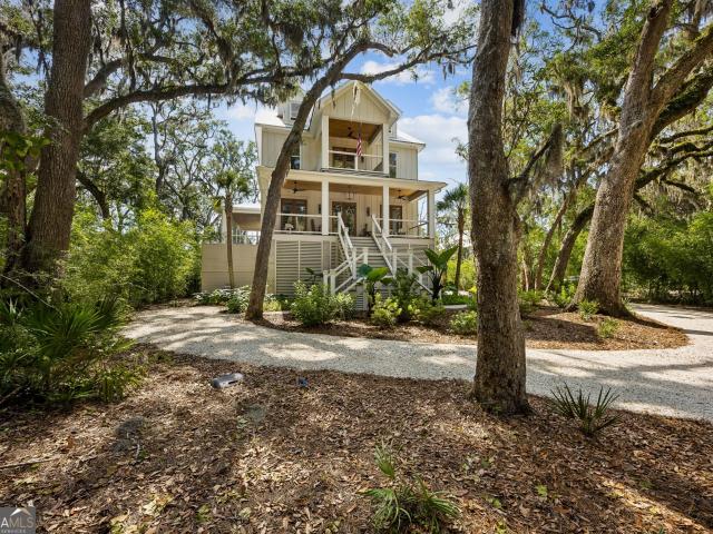 101 Spanish Moss Court
