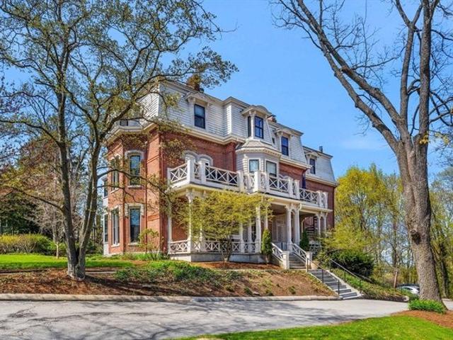 101 Summit Ave Apt E, Brookline, MA 02446