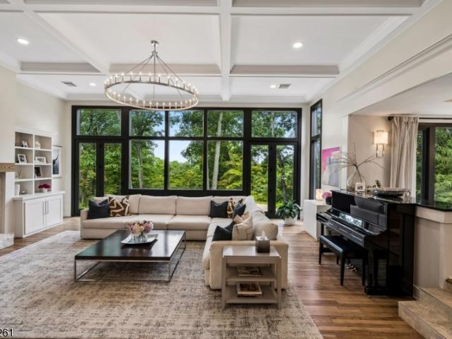 101 Peachcroft Dr