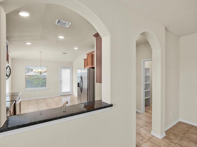 101 Plata Ln
