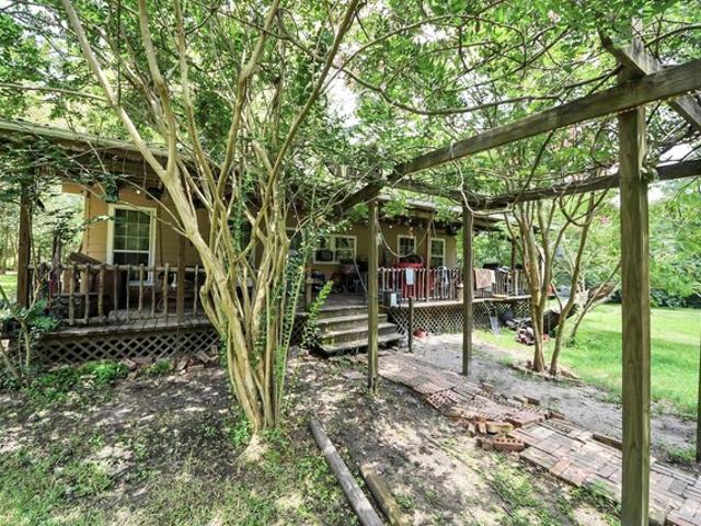 101 Rocky Ln, Livingston, TX 77351