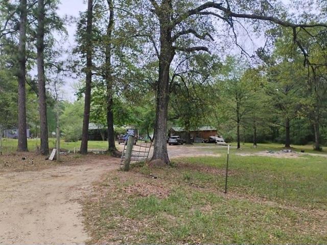 101 Rocky Ln, Livingston, TX 77351