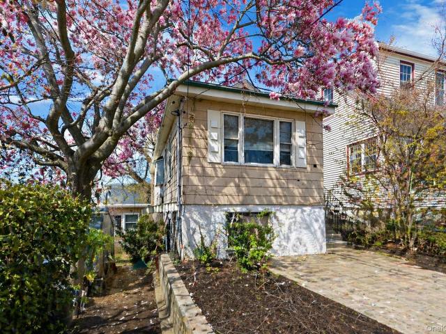 101 Rochelle Street | Compass