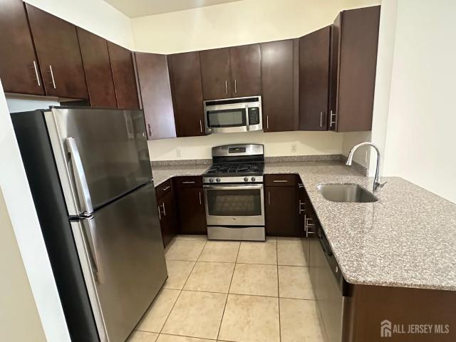 101 Roosevelt Avenue 106