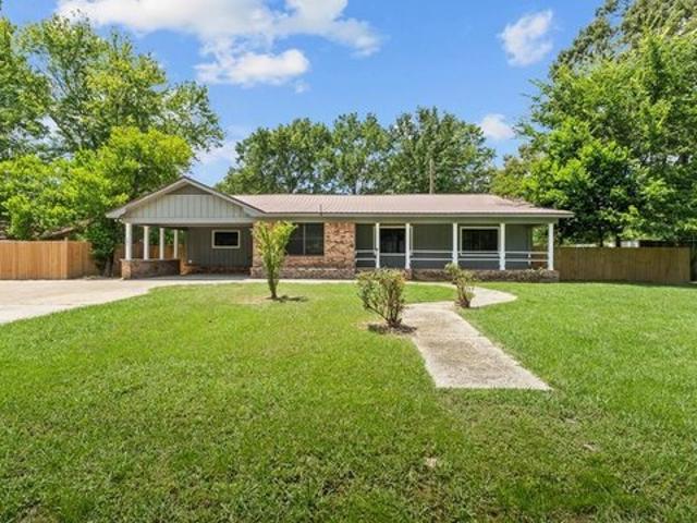 101 Roosevelt Rd, Hooks, TX 75561