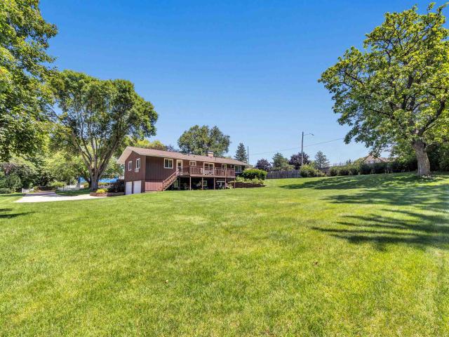 101 ROSELAWN Boulevard