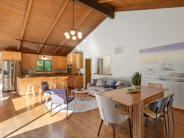 101 Ravinia Way