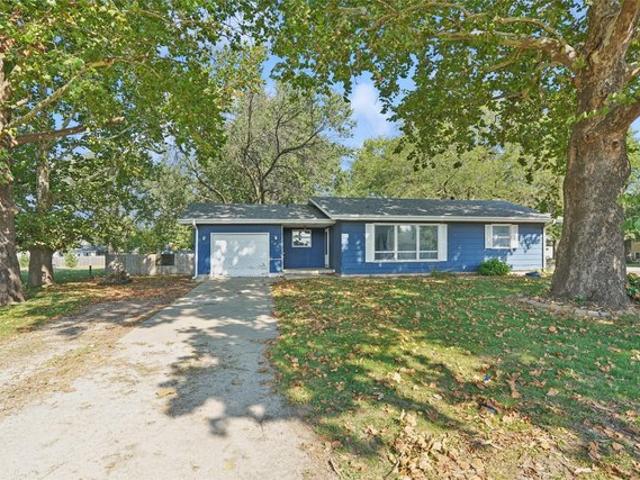 101 W 8th St, Prairie City, IA 50228