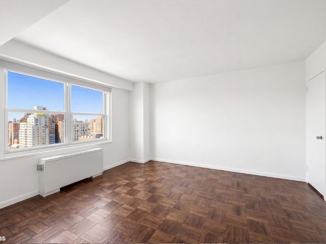 101 W 12TH Street 19/O
