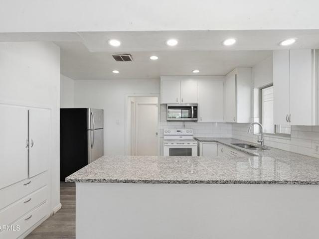 101 W Harwell Rd, Phoenix, AZ 85041