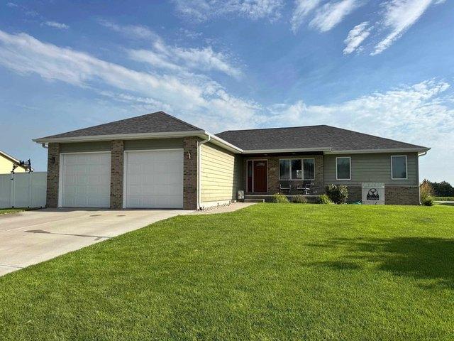 101 W Rochelle St, Elwood, NE 68937