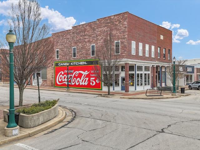 101 W Sale Street