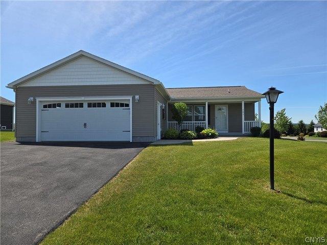 101 Woods Edge Dr, Clinton, NY 13323