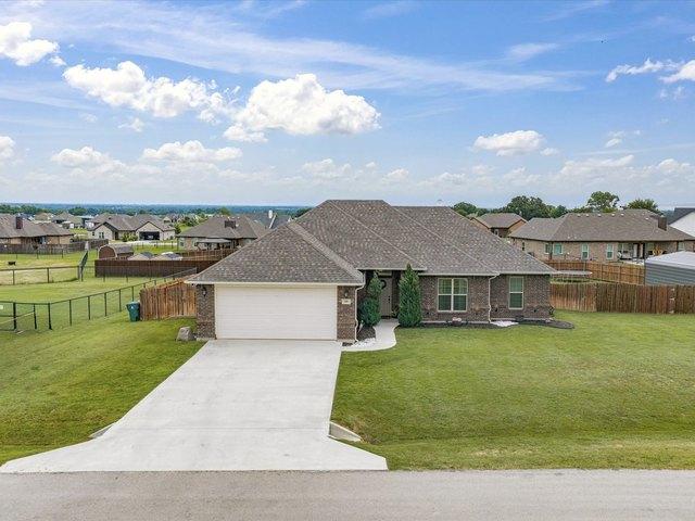 101 Walnut St, Paradise, TX 76073