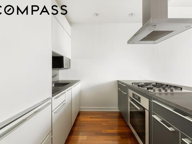 101 Warren Street 790