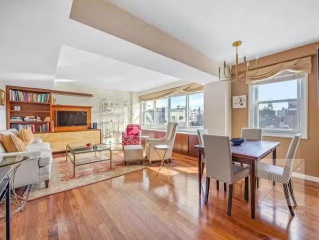 101 West 12th Street, 21G, New York, NY 10011