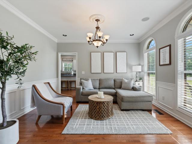 101 Winchester Ln
