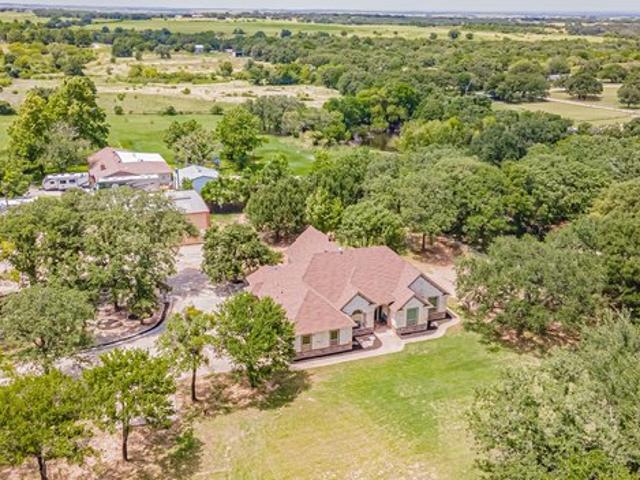 101 Windsong Ln, Tolar, TX 76476
