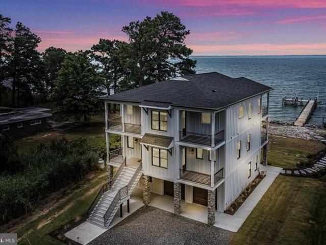 101 Winona Dr, White Stone, VA 22578