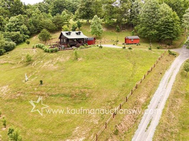 101 Wishbone Rise Ln, Grafton, WV 26354